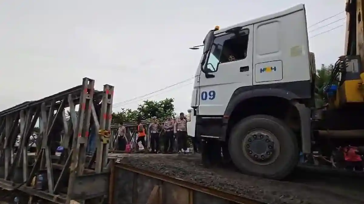 Jembatan Bailey di Jujuhan Bungo Rampung, BPJN Lakukan Uji Coba ...