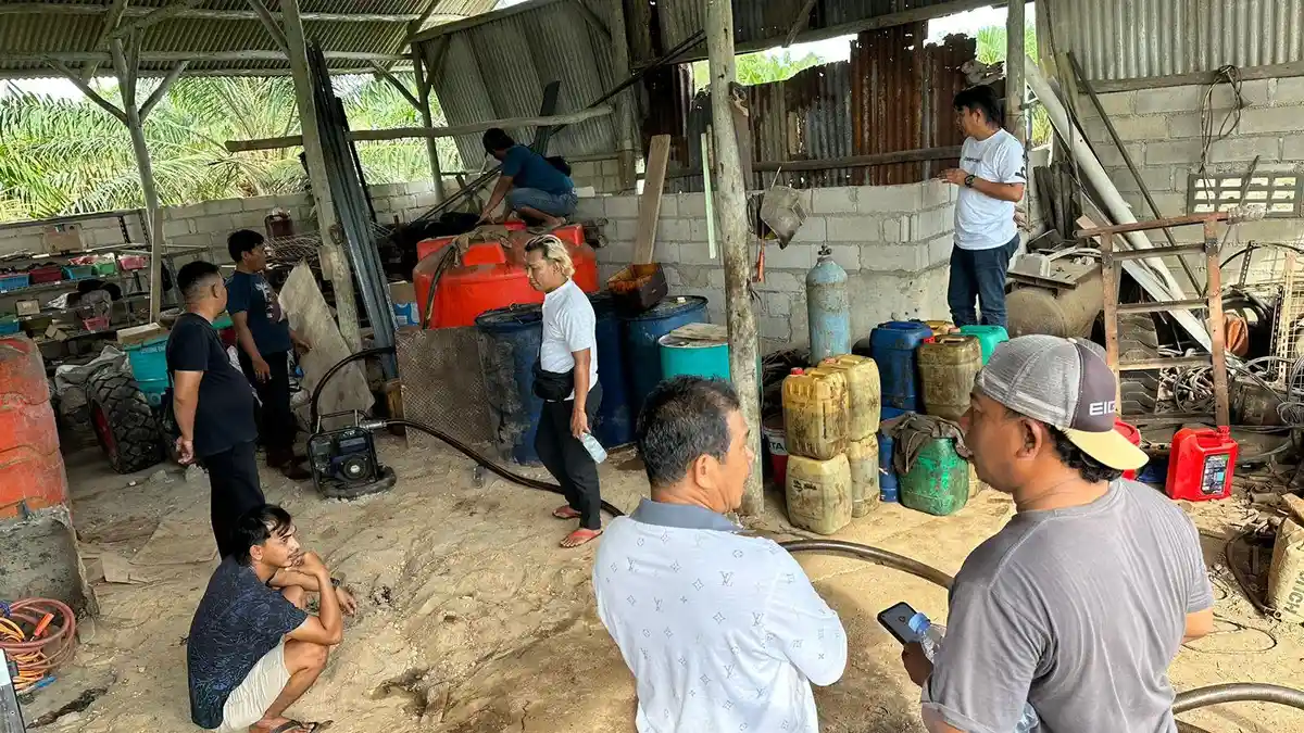 5 Ton BBM Subsidi Diamankan dari Gudang Milik Akiong di Merawang ...