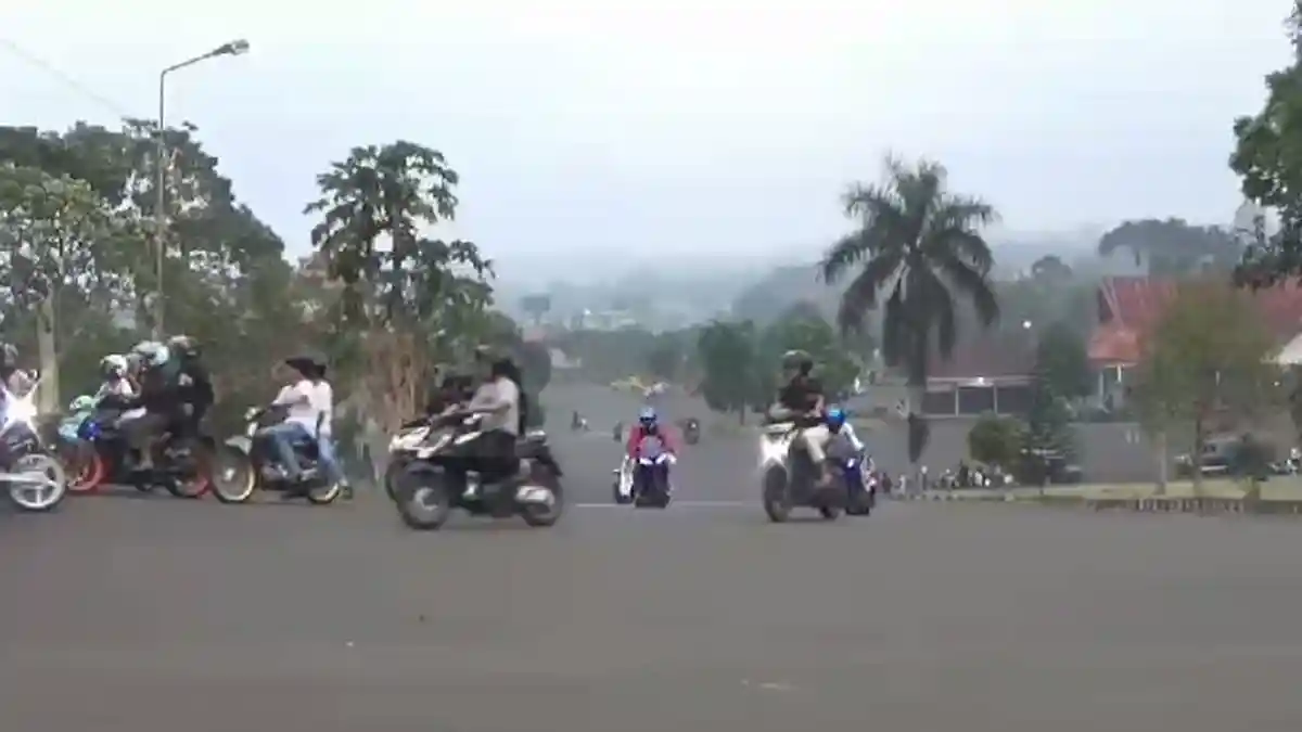 Aksi Balap Liar di Terminal Simpang Nangka, Satlantas Polres Rejang ...