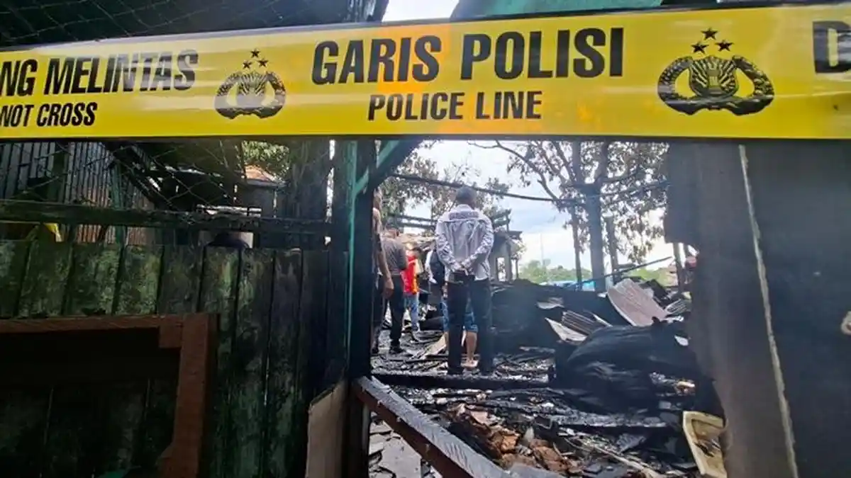 Kebakaran di Gunung Sentral Kotabaru, Rumah Aji Ludes Terbakar, Api ...