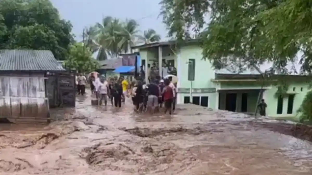 Dua Desa di Flores Timur NTT Dilanda Banjir, Puluhan Rumah Terendam ...