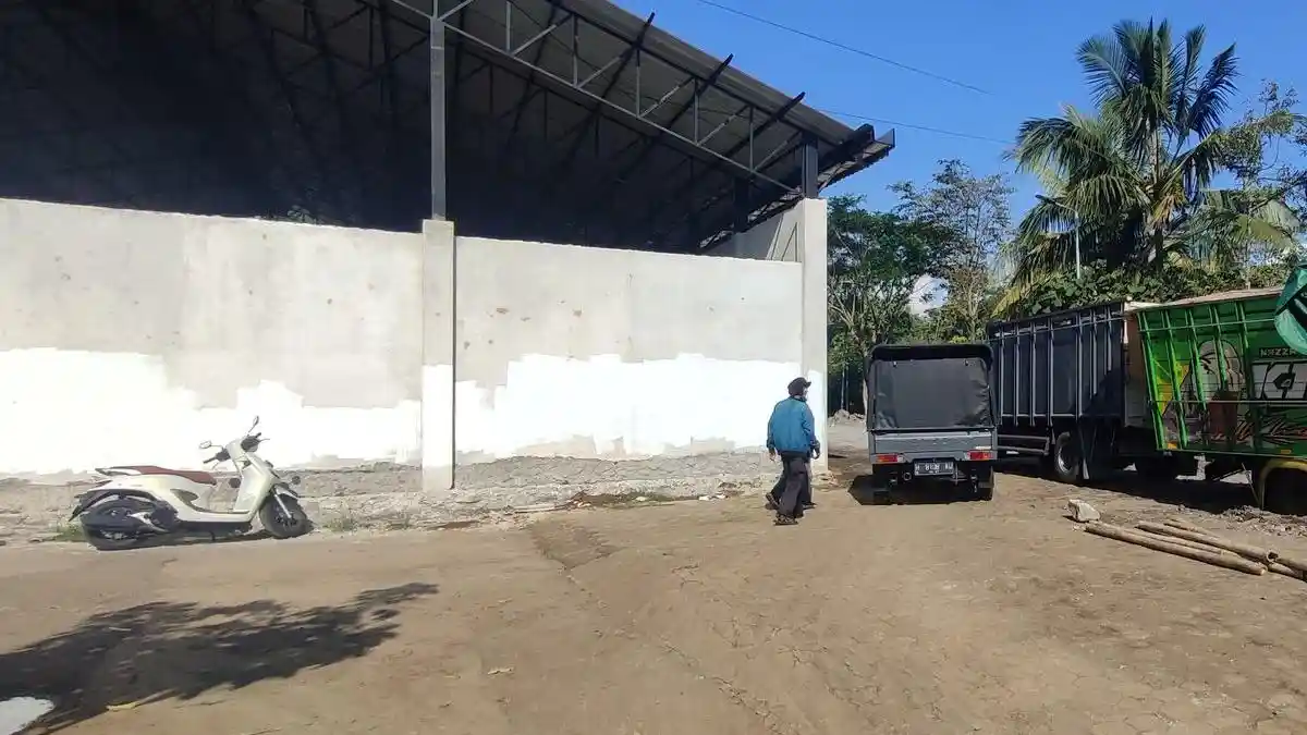 Kopdes Merah Putih di Temanggung Tutup Jalan Umum, Kades Kaloran Pasrah ...