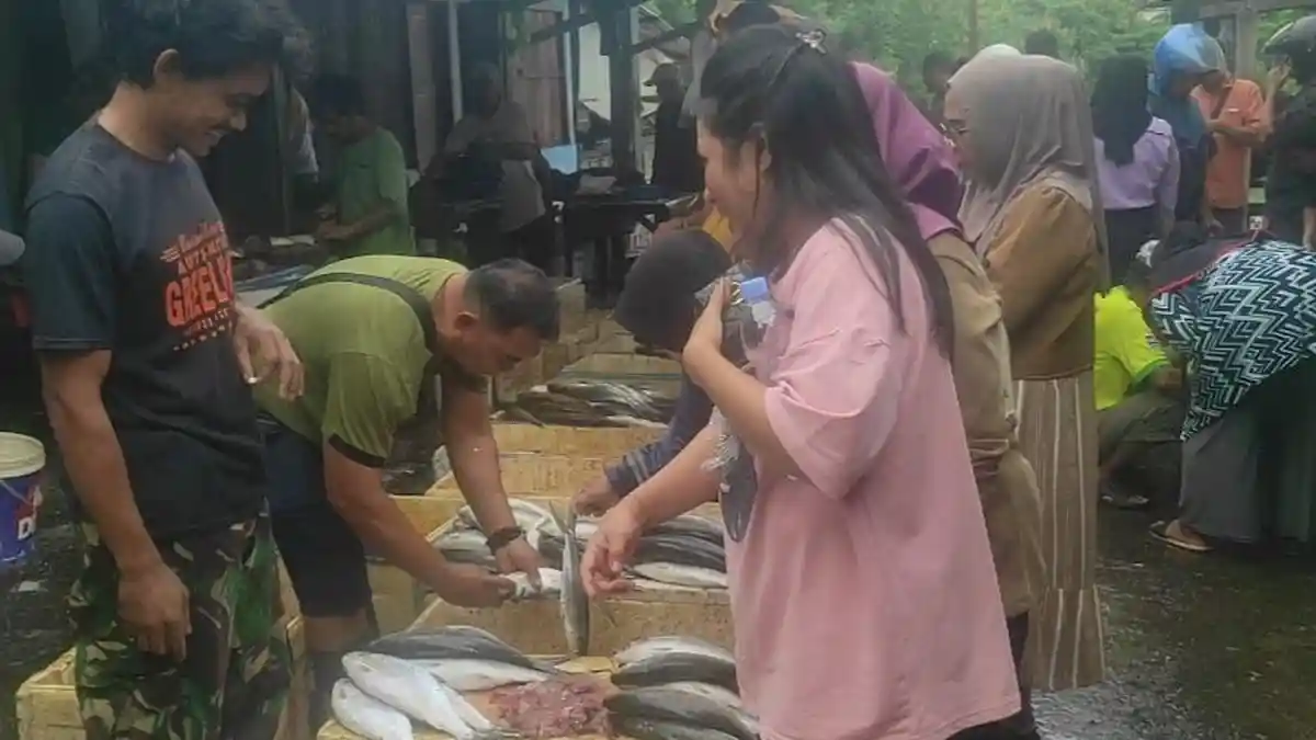 Cuaca Buruk Sejak Desember, Harga Ikan di Makassar Melonjak - Tribun ...