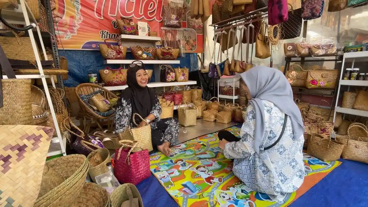 Kala Harga Plastik Melambung, Warga Banjarmasin Diminta Mulai Beralih ...