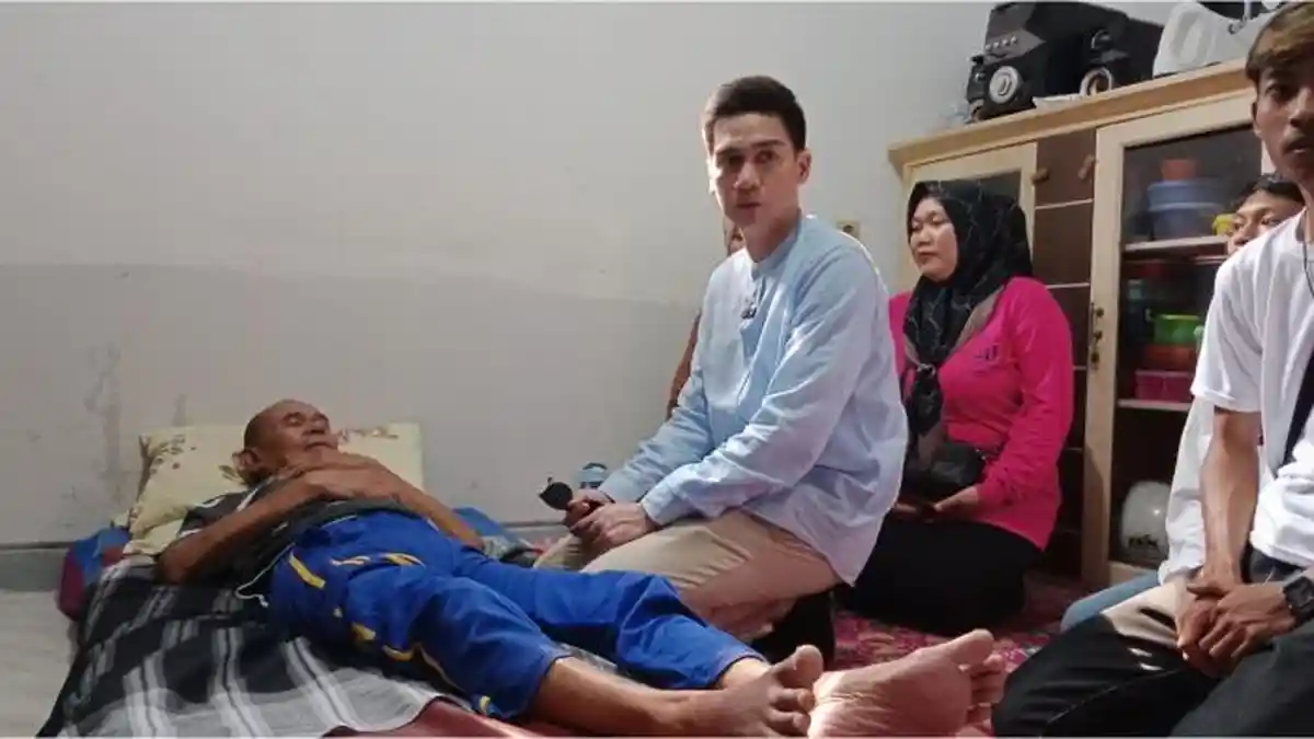 Cawabup Sumedang Fajar Aldila Sambangi Kuli Bangunan yang Terserang ...