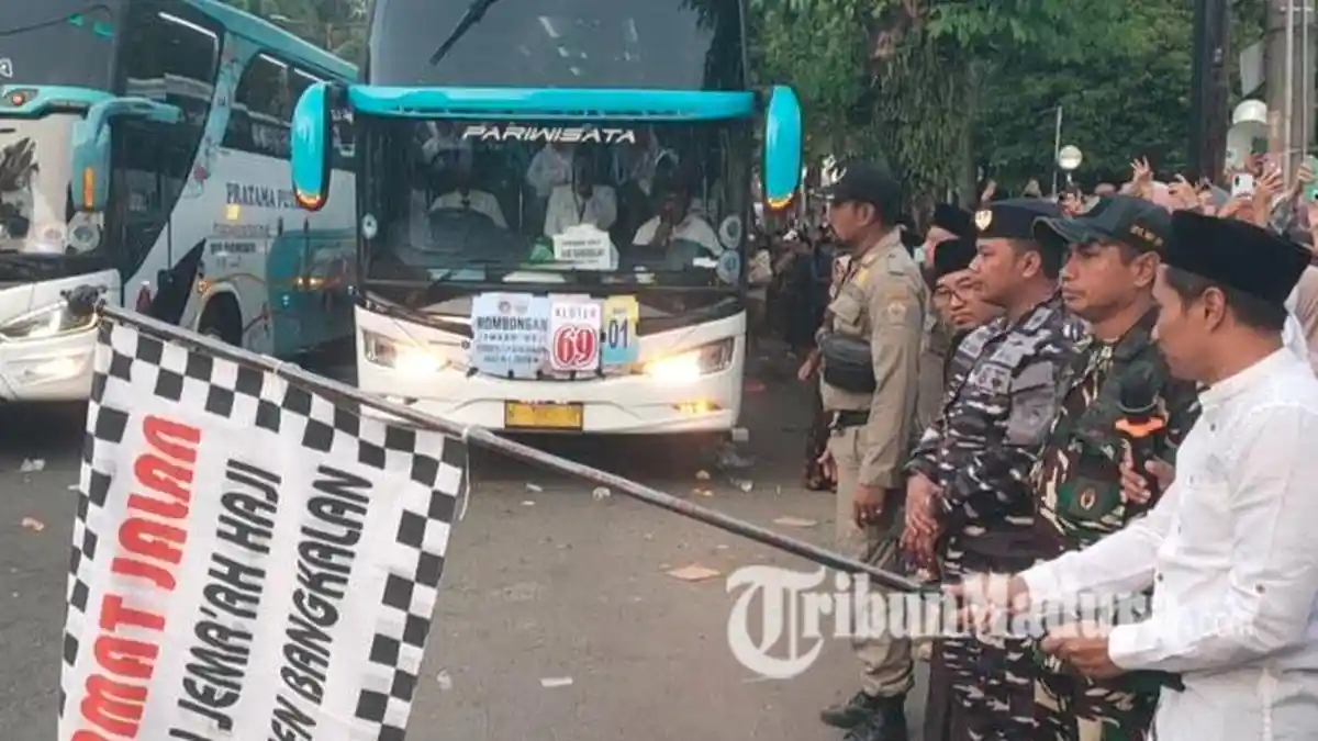 Pemberangkatan 380 Calon Jemaah Haji Kloter 69 Bangkalan Diwarnai ...