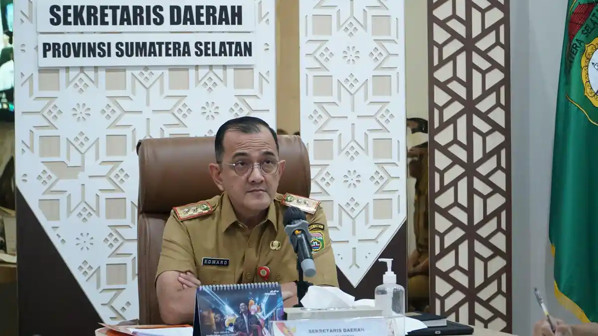 Sumsel Status Siaga Kabut Asap, Sekda Edward Candra ikuti Rapat ...