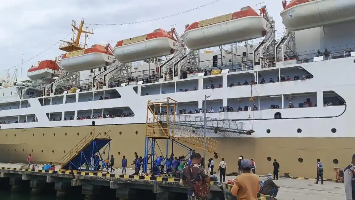 Jadwal Kapal Pelni Sorong - Surabaya: Terjadwal 15, 17, 19, 20, 23, 27 ...