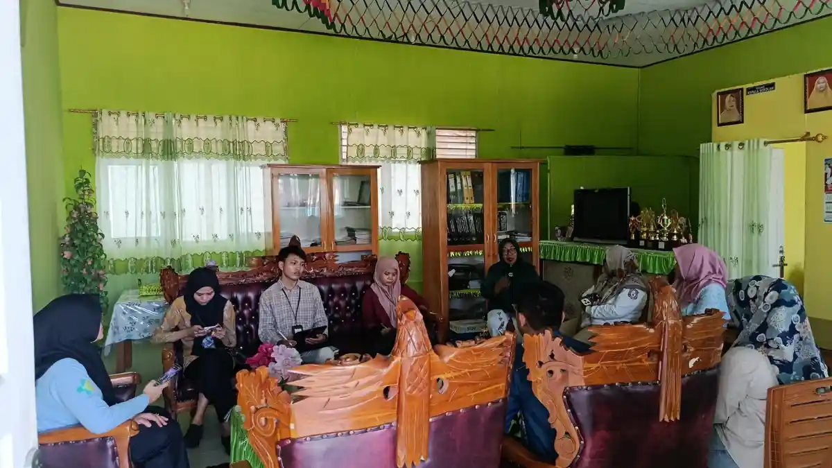 Kepala SDN 11 Telaga Biru Gorontalo Minta Kebersihan MBG Dievaluasi ...