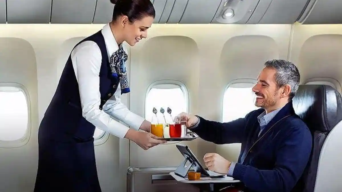 10 Hal Mewah yang Bisa Didapatkan Penumpang Pesawat Terbang First Class ...