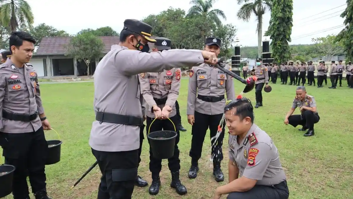 Kapolres Way Kanan Minta Anggota yang Naik Pangkat Tetap Rendah Hati ...