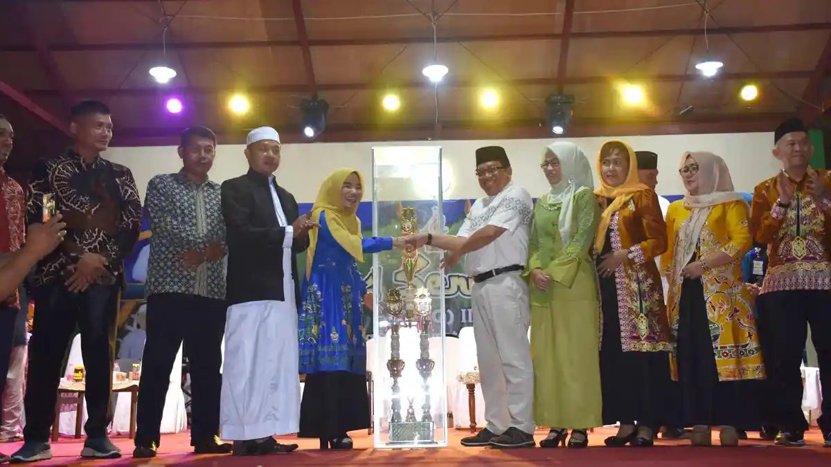 Pj Bupati Kapuas Erlin Hardi Tutup Festival Seni Qasidah 2024 ...