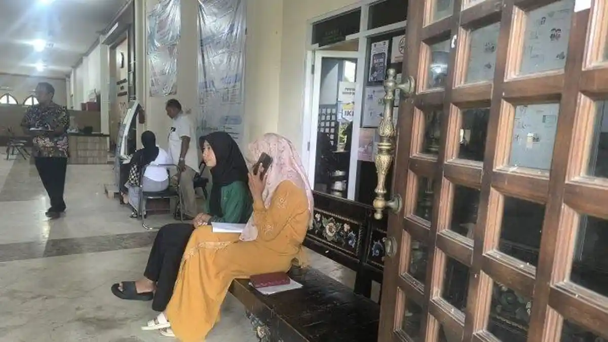 Disdukcapil Pamekasan Dihebohkan Pungli Pulpen: Warga Tak Bisa Pinjam ...