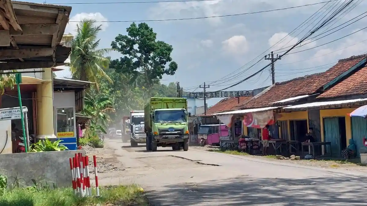 Susi Senang Jalan Jladri-Buayan Kebumen Diperbaiki: Rusak Bergelombang ...