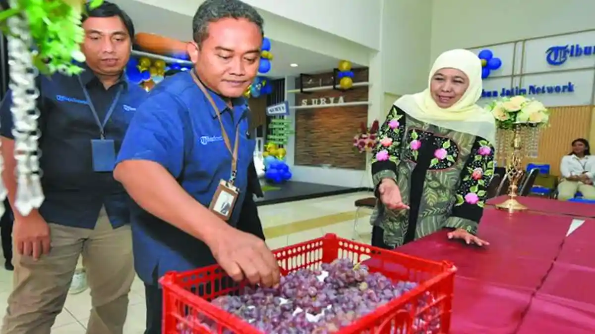 Hadiri Open House HUT Surya ke-35, Khofifah-Emil Bawa 'Anggur Jupiter ...
