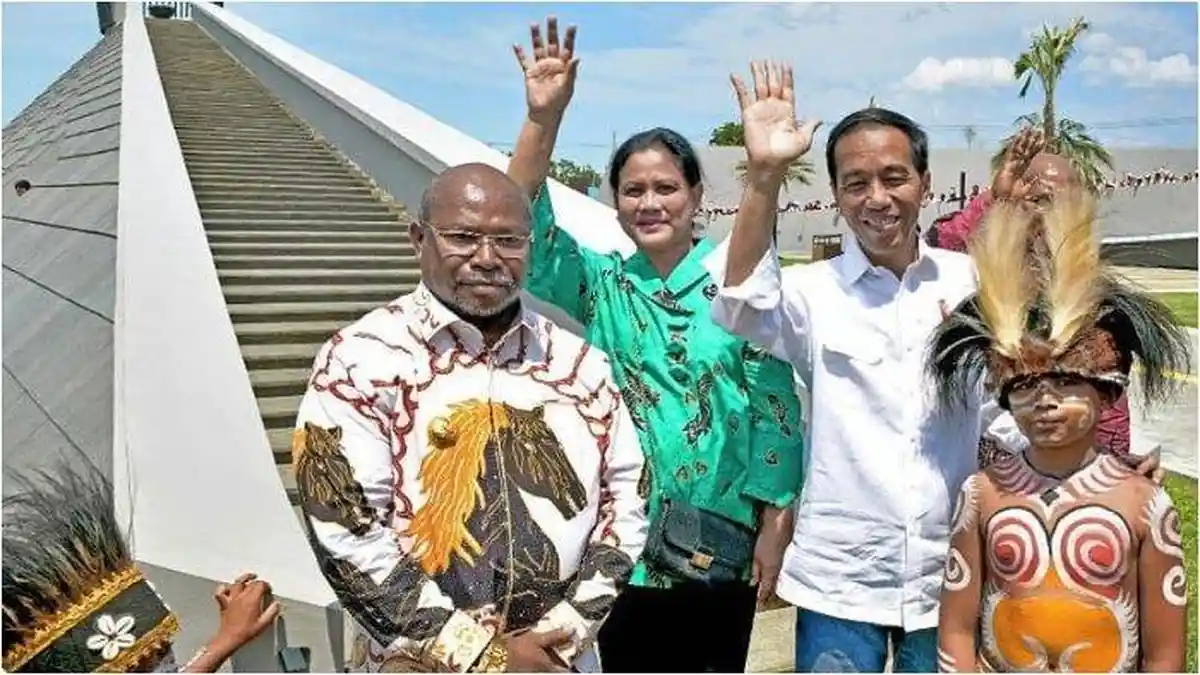 Resmikan Monumen Kapsul Waktu, Jokowi: Bentuknya seperti Logo Avengers ...