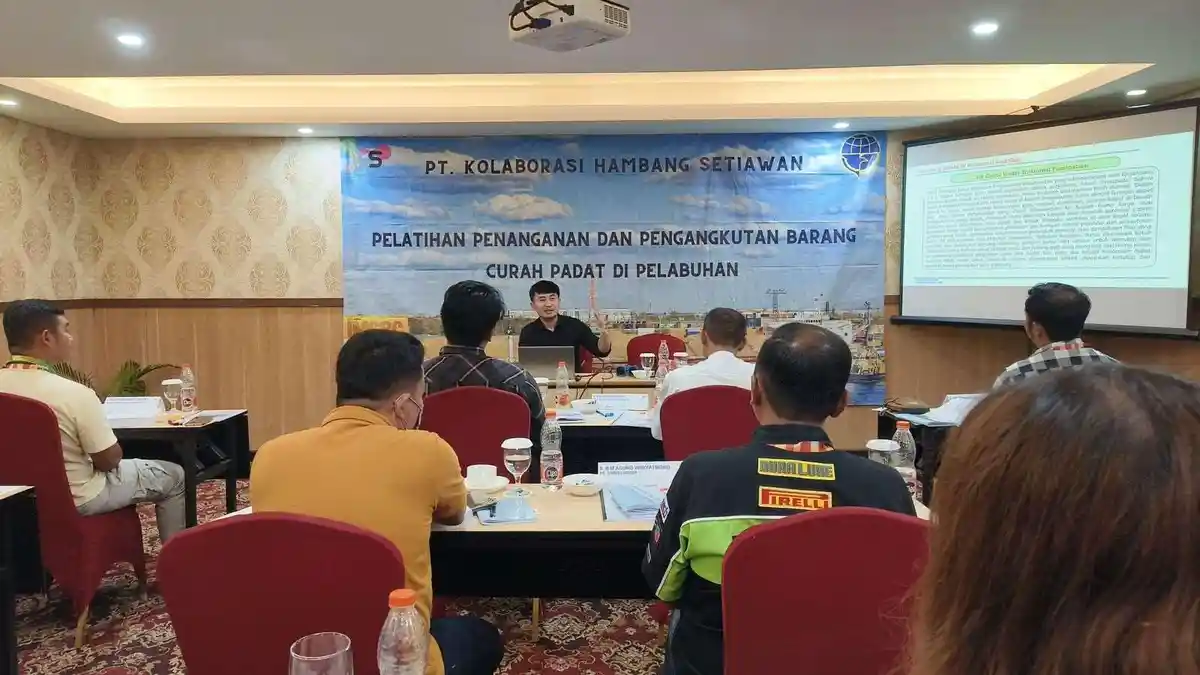 Direktur Kesatuan Penjagaan Laut dan Pantai Membuka Diklat IMDG Code ...