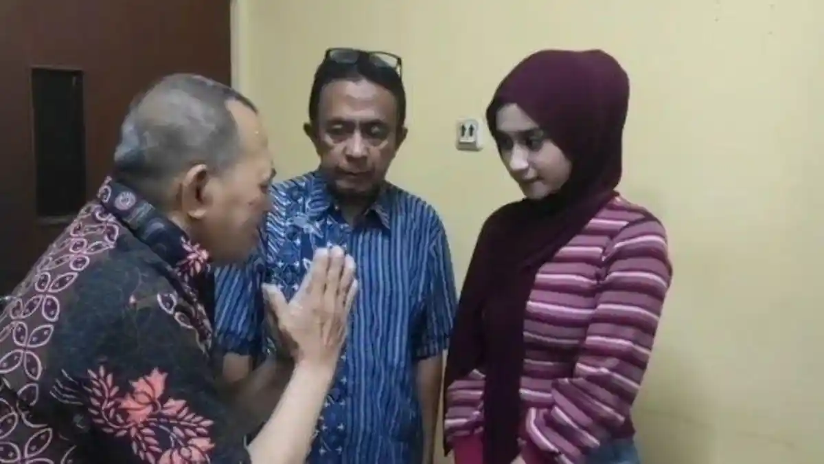 Motif Lansia Teriaki Wanita Teroris di Halte TransJakarta Grogol, Kini ...