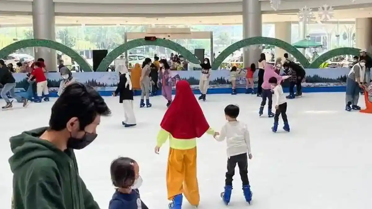 Rekomendasi Liburan di Solo, Ada Ice Skating di The Park Mall Solo Baru ...
