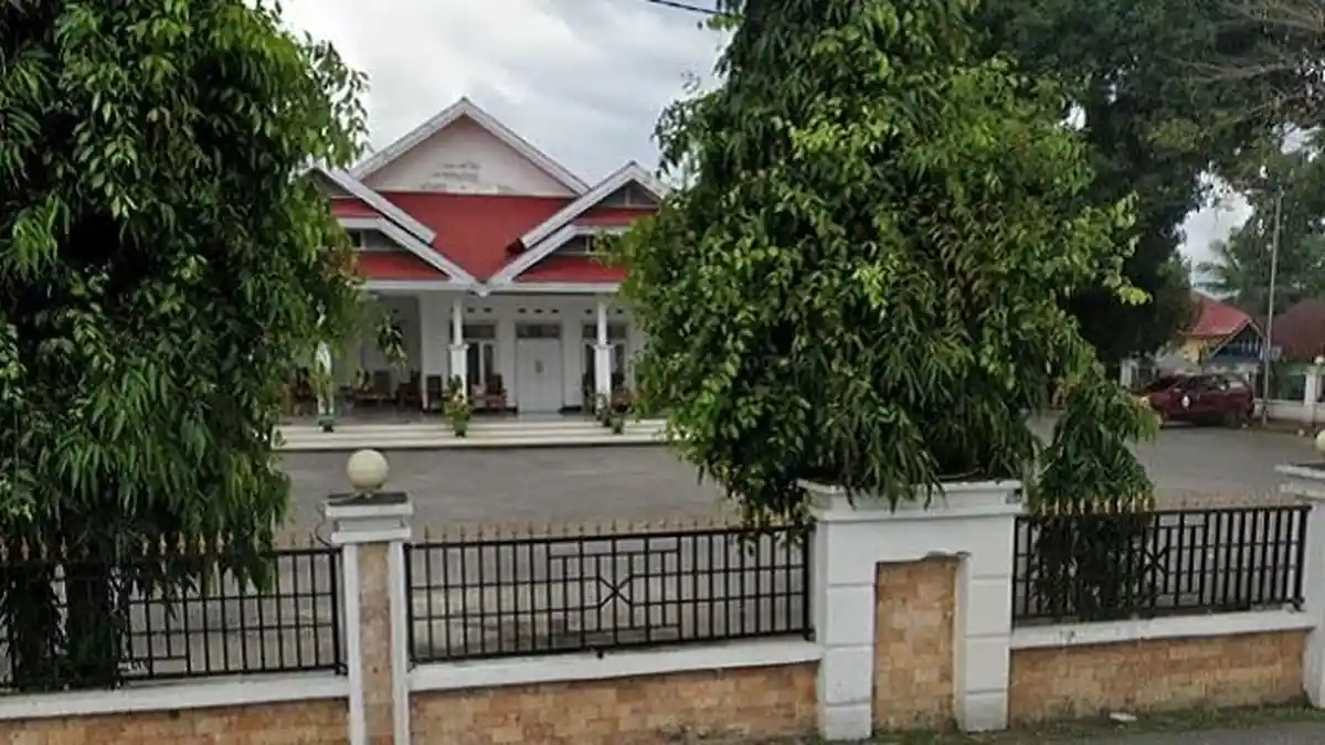 Rumah Jabatan Bupati Buton Utara Sulawesi Tenggara Kemalingan, 4 Kasur ...