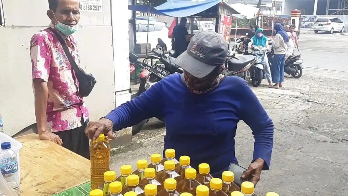 Harga Minyak Curah Rp 23 Ribu Per Kg, Pemprov DKI Pastikan Stok ...