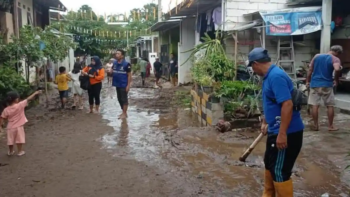 Jember Dikepung Banjir Akibat 6 Sungai Meluap Bersamaan, Terjang Ribuan ...