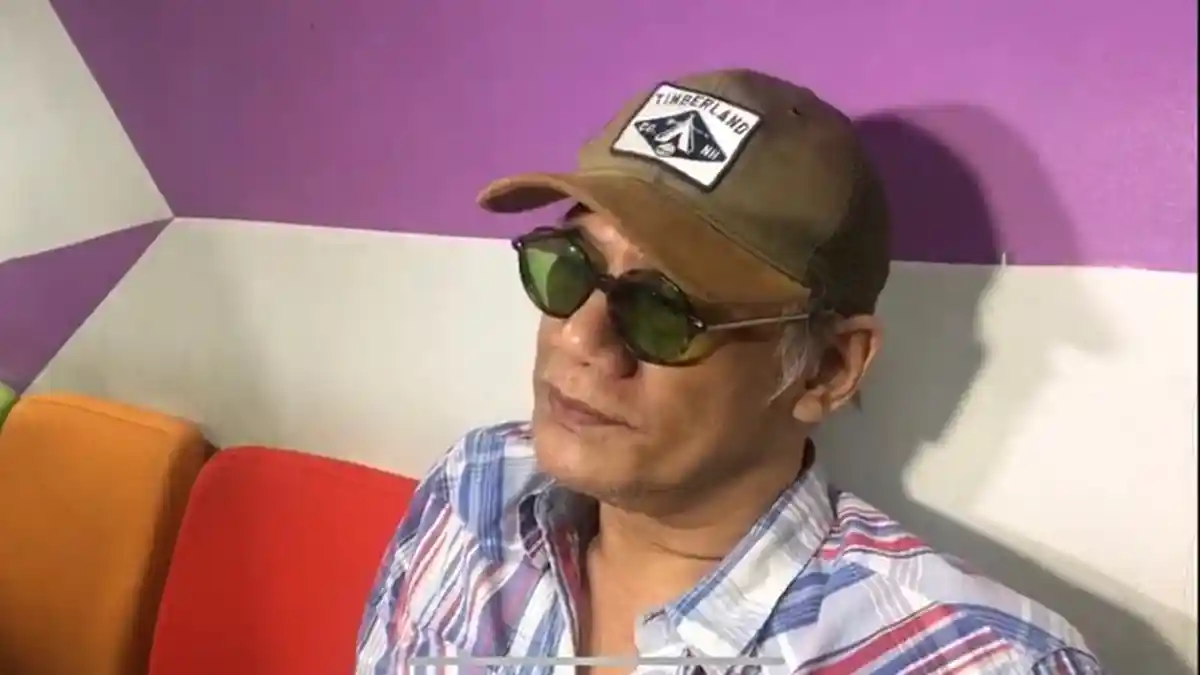 Pakai Kursi Roda, Tio Pakusadewo Tetap Minum Kopi dan Merokok setelah ...