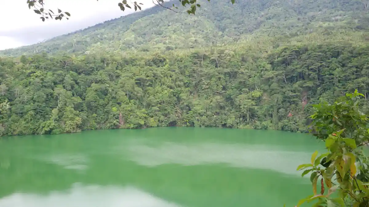Mengenal Danau Tolire yang Berada di Kaki Gunung Gamalama, Ini Sejarah ...