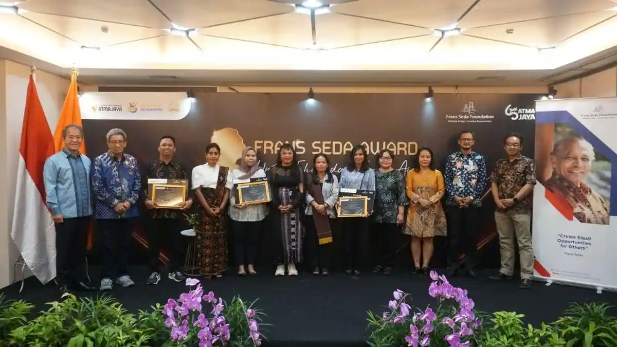 Empiriani Maria Ina Magi dan Dissa Syakina Ahdanisa Raih Frans Seda ...