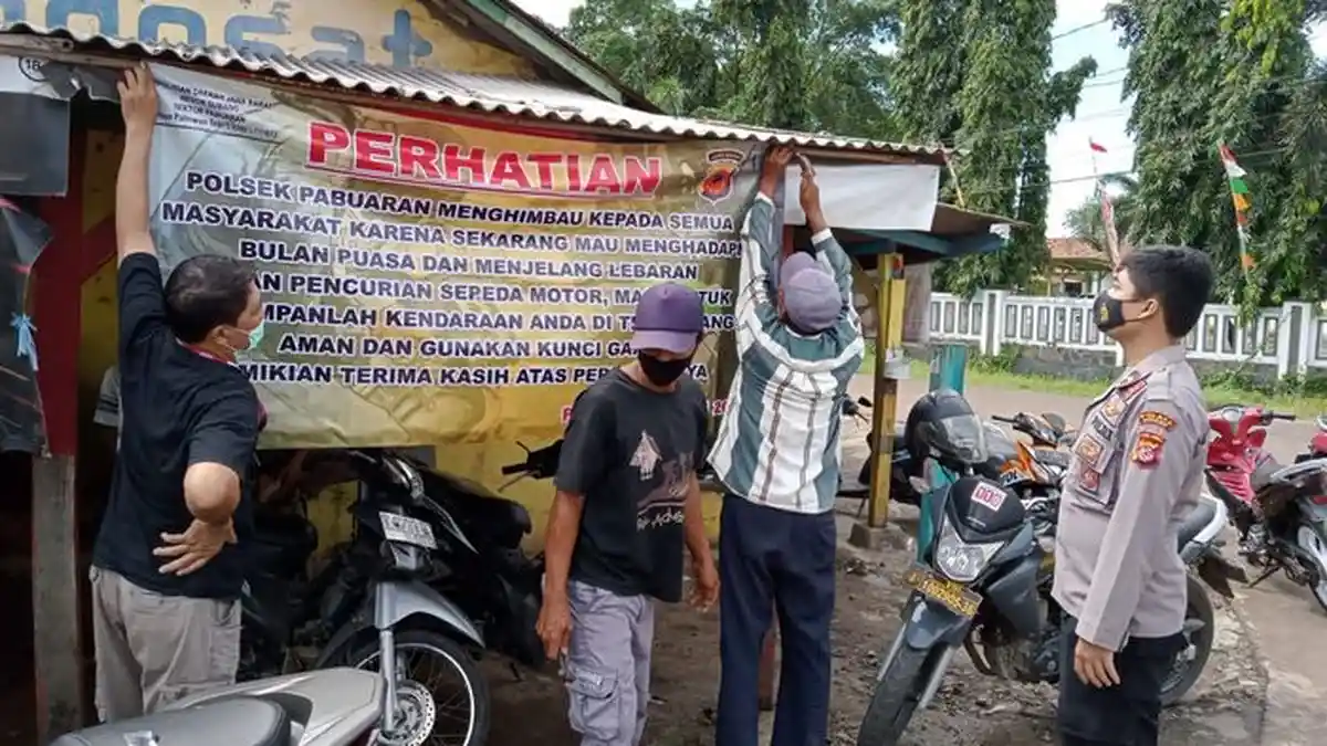 Marak Begal dan Curanmor, Polsek Pabuaran Subang Sebar Spanduk Imbauan ...