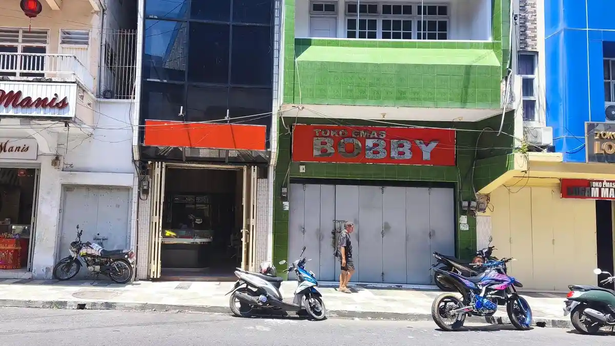Warga Kecewa, Toko Emas Bobby di Manado Tutup usai Digeledah Kejati ...