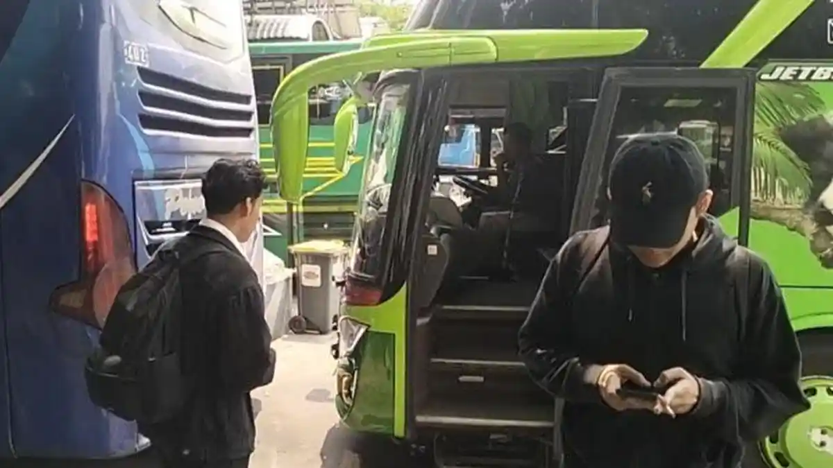 Semua Bus Ekonomi di Terminal Purabaya Tak Naikkan Tarif Meski Lebaran ...