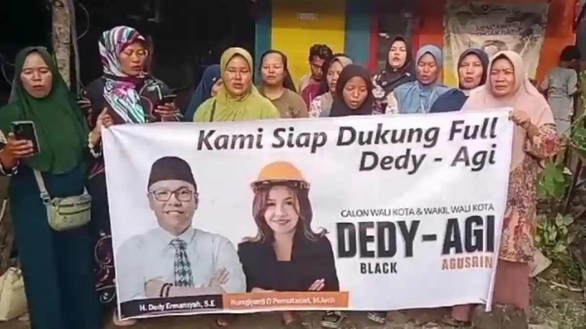 Dedy Ermansyah Bagikan Beras Gratis, Warga Dukung Dedy-Agi di Pilwakot ...