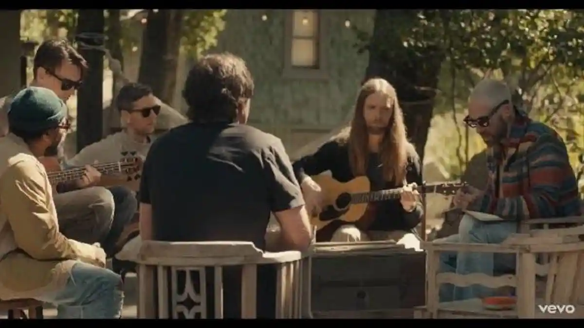 Lirik Lagu Middle Ground, Single Maroon 5 Lengkap Terjemahan Indonesia ...