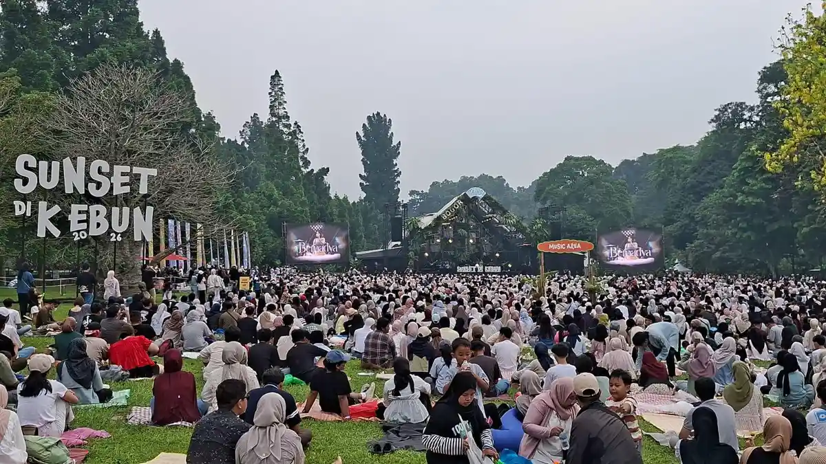 Keseruan Konser Sunset di Kebun Raya Bogor, Penonton Antusias Lihat ...
