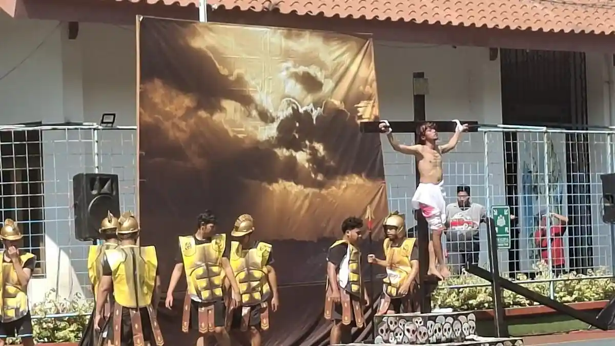 Jalan Salib di Gereja Santo Robertus Bellarminus Ajak Umat Renungkan ...