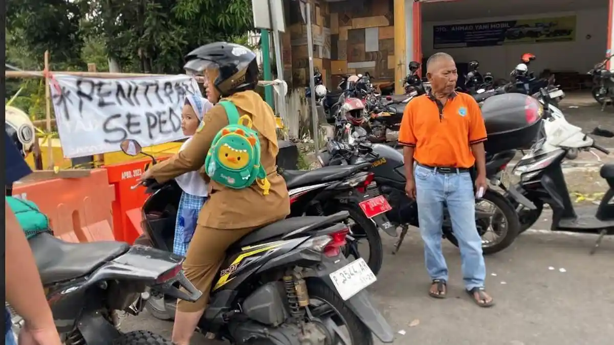 Sisi Lain Jembatan Sentong Ambles: Jalan Protokol Bondowoso Jadi ...