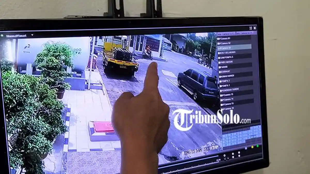 Terekam CCTV, Pelaku Pencurian Sepeda Motor di SPBU Sambungmacan Sragen ...