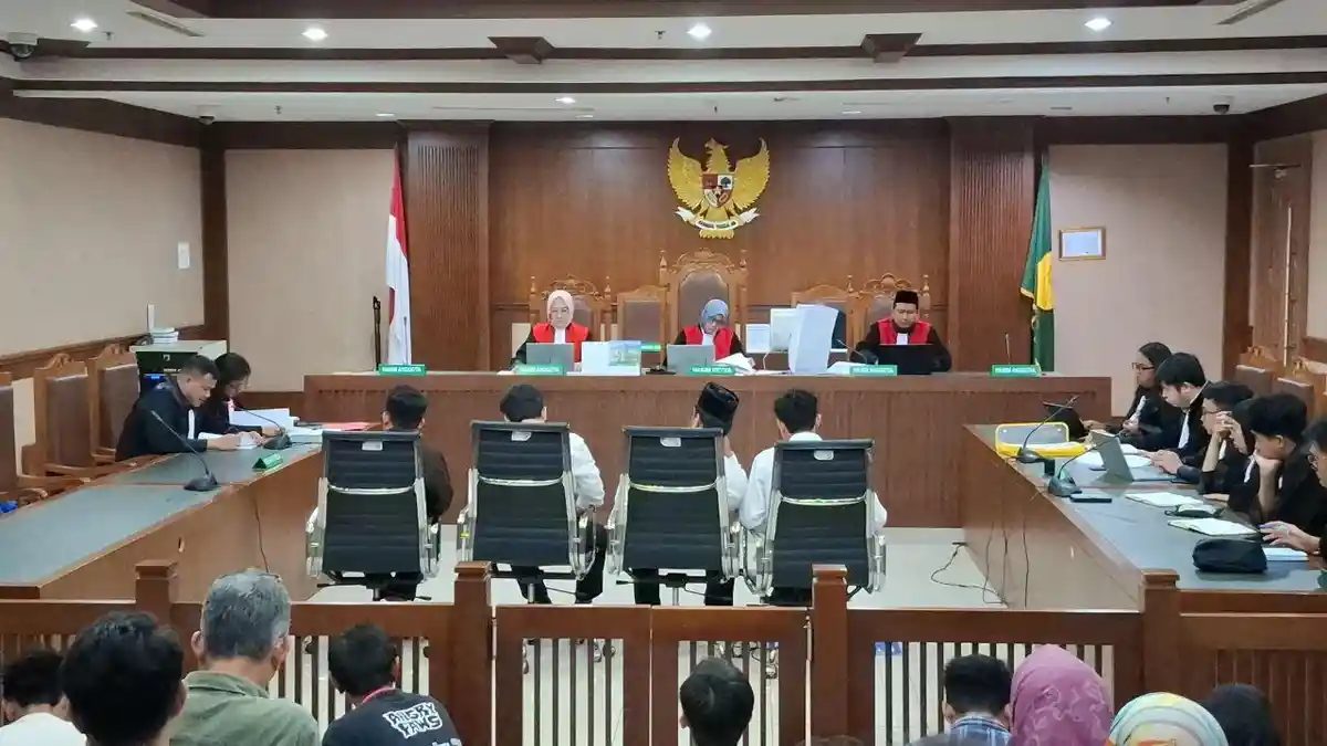 Sorakan “Huuu” Pecah di Sidang Delpedro Dkk, Jaksa Diminta Diam ...