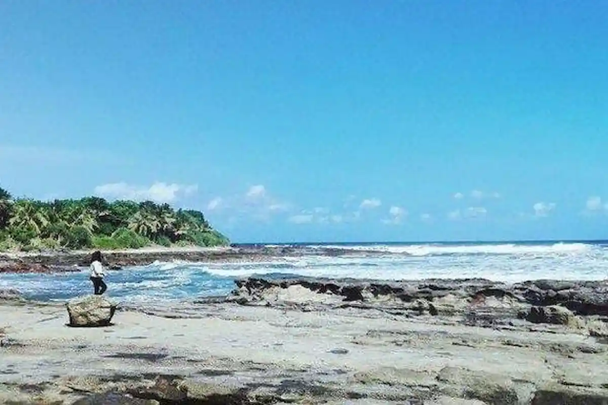 7 Pantai di Garut yang Tawarkan View Indah, Banyak Spot Foto ...