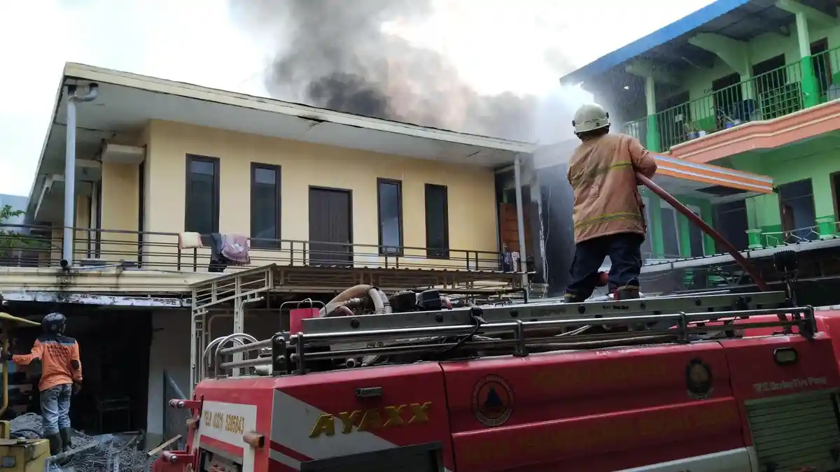 Penyebab Kebakaran Gudang Barang Bekas dan Asrama Ponpes di Mojokerto ...