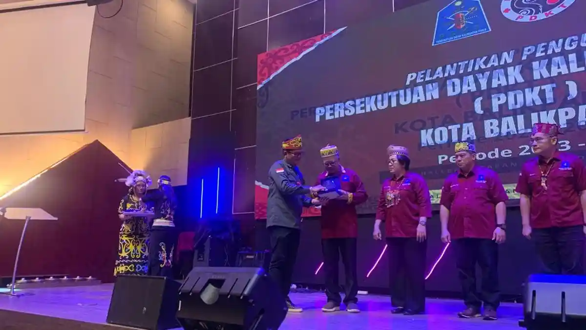 Fendi Yakub Resmi Jadi Ketua Umum Persekutuan Dayak Kalimantan Timur ...