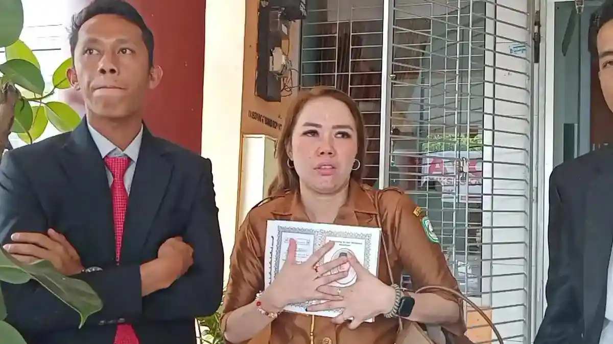 Wanita Tanpa Busana dalam Video Viral yang Diduga Menghina Al-Quran ...