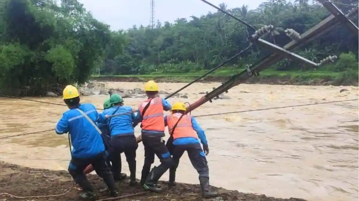 PLN UID Jabar Kirim 305 Personel ke Kawasan Bencana, Cianjur Kembali ...