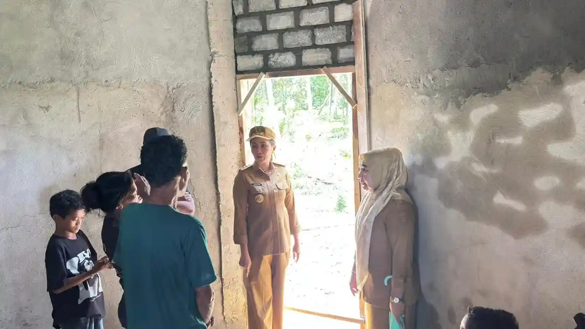 Gubernur Malut Sherly Laos Tinjau RTLH di Desa Kusu, Siapkan Pelatihan ...