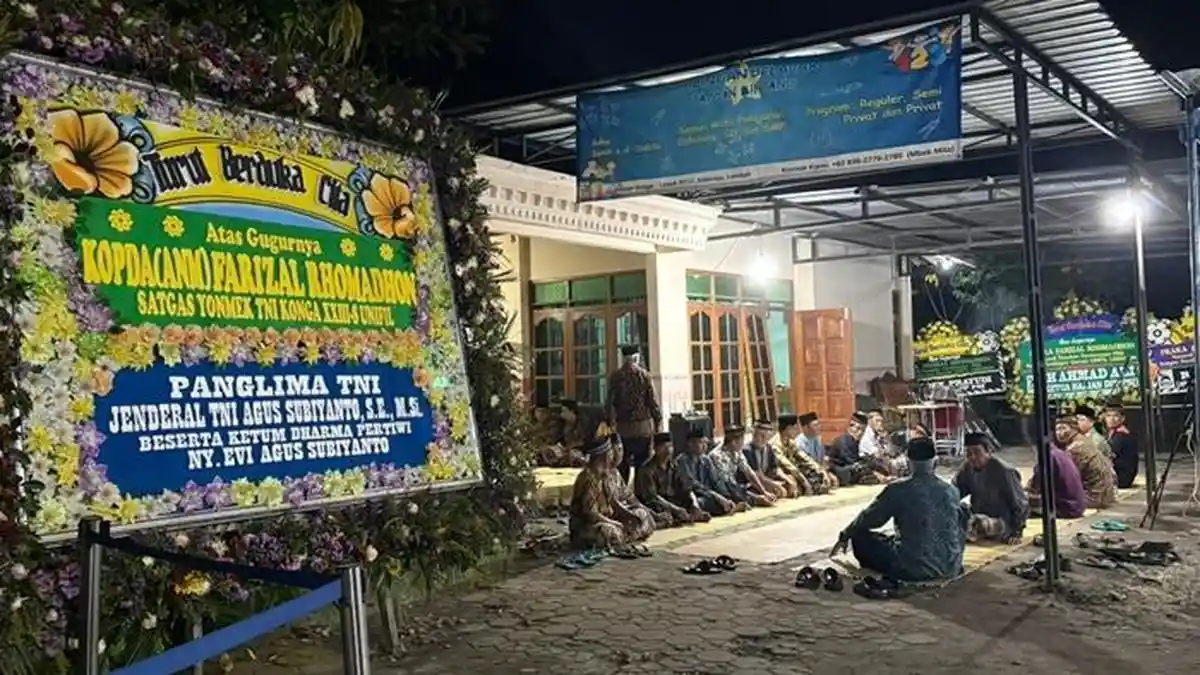 Suasana Rumah Duka Kopda Farizal Romadhon di Kulon Progo Jelang ...