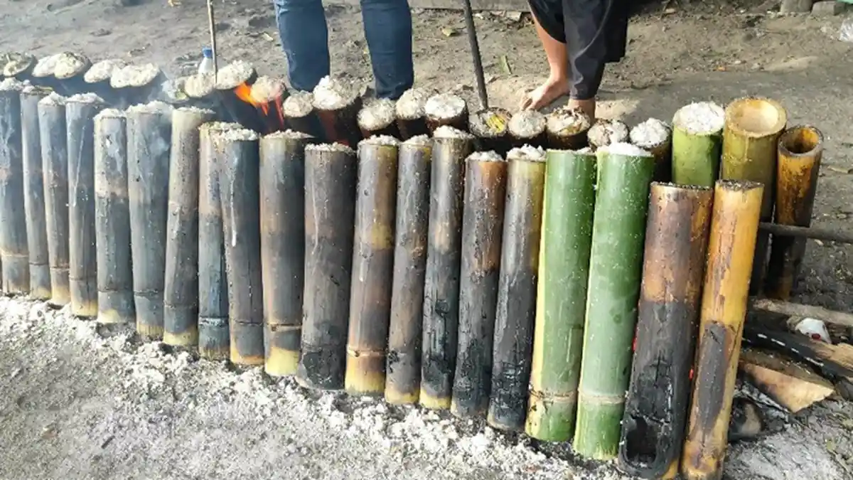Libur Panjang ke Bima? Wajib Cicipi Timbu, Kuliner Bakar Bambu yang ...