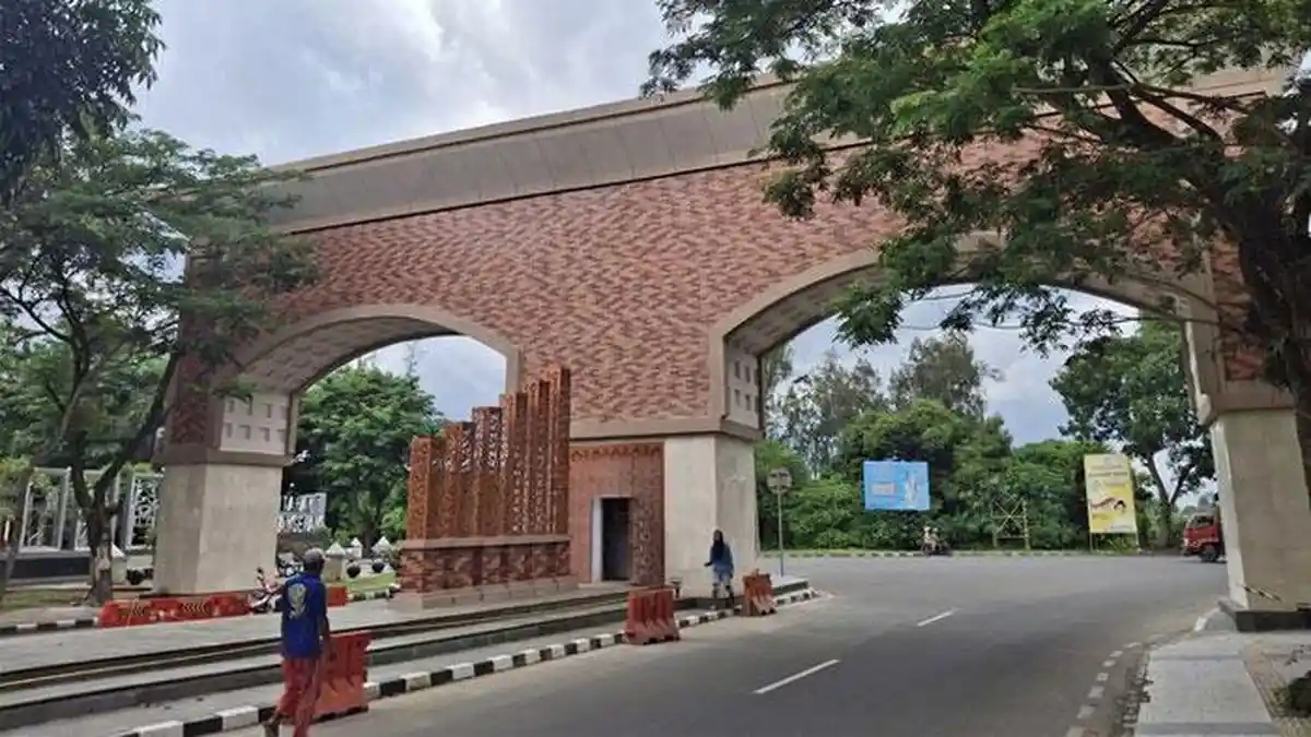 Telan Anggaran Rp2,5 Miliar, Gerbang Baru Milik Pemkab Tuai Kritik ...