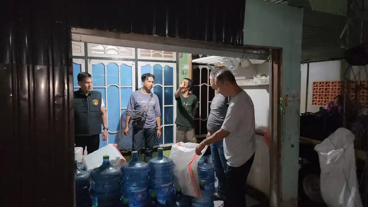 Jual Air Mineral Merk Prof Tanpa Izin, Pria di Kapuas Terancam Denda Rp ...