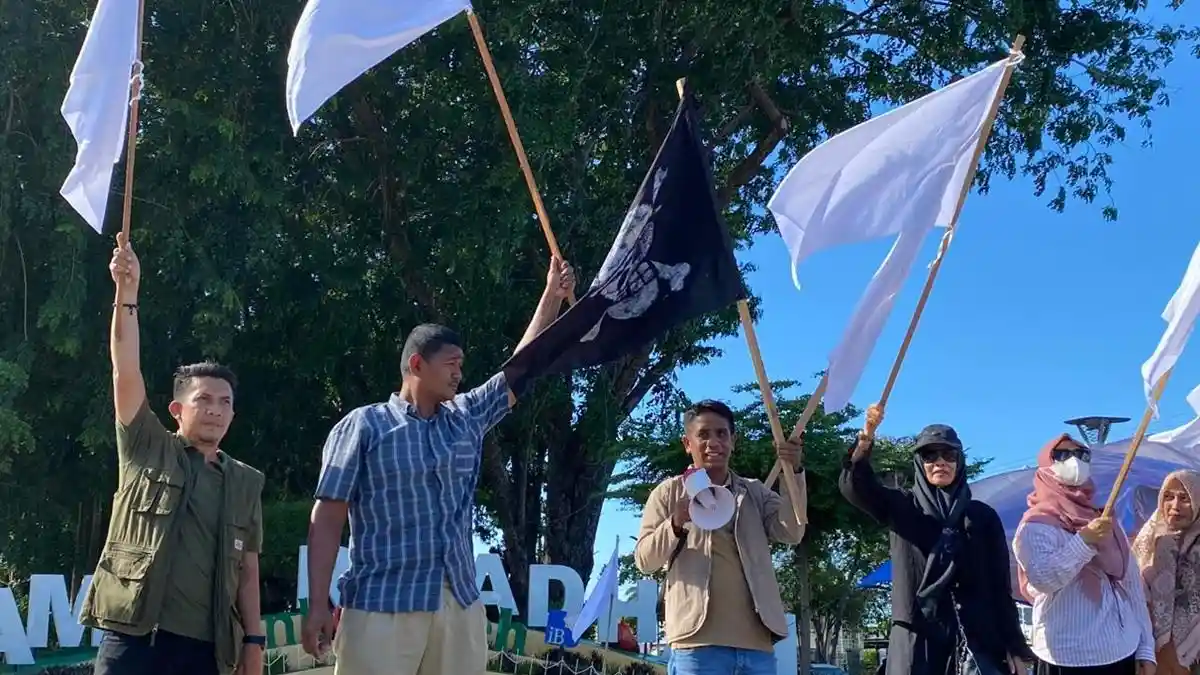 Aktivis Tahun 98 Kibarkan Bendera Putih di Kota Lhokseumawe, Desak ...